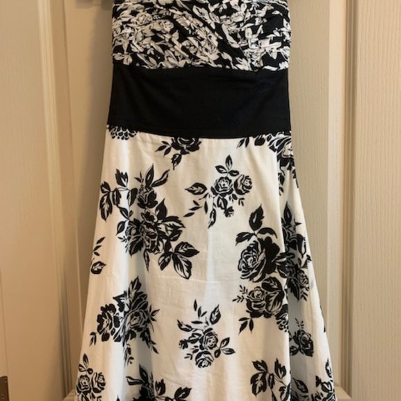 White House Black Market | Dresses | White House Black Market Womens Size 4 Rose Floral ...